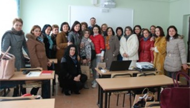 Libri digjital, Albas takim me mësuesit në Vlorë e Peqin - Portali Shkollor