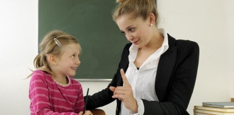 14 mesazhe që nxënësi ka nevojë t’i dëgjojë nga mësuesi - Portali Shkollor