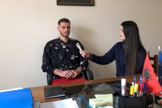 Sinan Dani, djaloshi i Vllaznisë me të cilin krenohet shkolla e ...