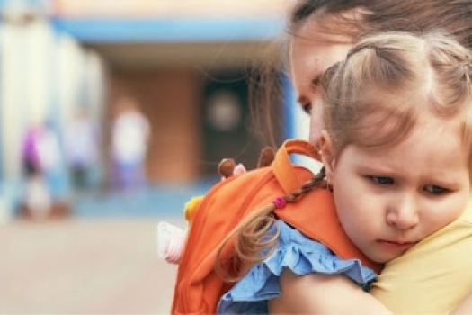Ankthi i ndarjes së fëmijëve nga prindërit, kur shkojnë në kopsht ...