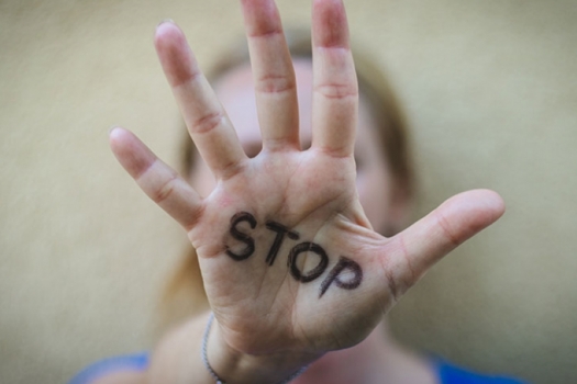 “Stop Dhunës!’’ nga Vojsava Çilaj - Portali Shkollor