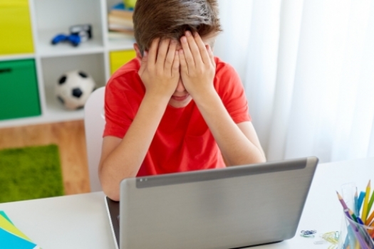 Bullizmi virtual dhe ndikimi në psikologjinë e nxënësve - Portali Shkollor
