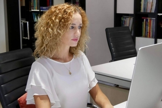 Pse në disa raste parimi fonetik i gjuhës shqipe “nuk gjen zbatim”? Pse ...