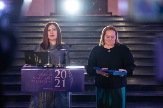 Libri "Për një histori të krahasuar të letërsisë shqipe” shpallet vepra ...