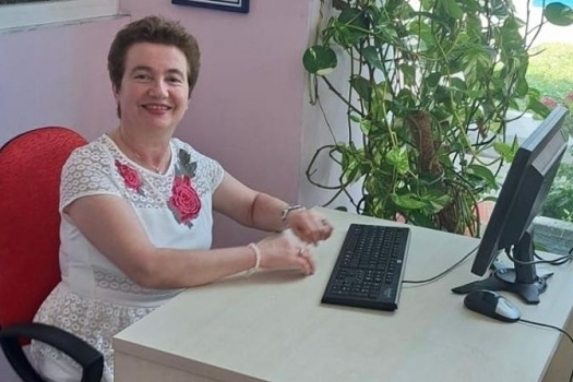 Mësuesja Mimoza Keçi, dedikim për maturantët e saj: Mes nesh nuk ka ...