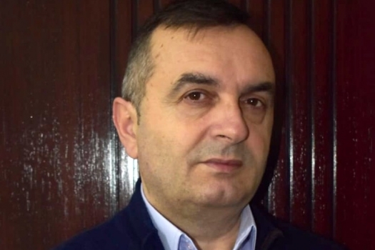 “Mësuesja e klasës së parë...” , nga mësuesi Besnik Caka - Portali Shkollor