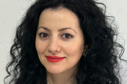 “Botë shumëngjyrëshe” nga Dorina Saraci - Portali Shkollor