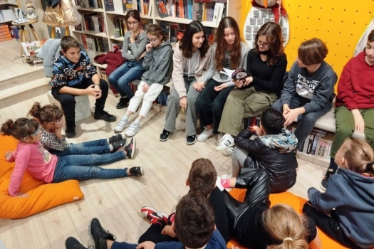 Klubi “Miushi lexues” rinis takimet në librarinë Albas me librin ...