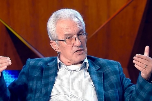 Arti në Zi/ Ndahet nga jeta poeti i njohur i këngëve shqipe Agim Doçi ...