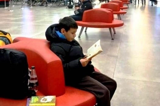 Joni, 8-vjeçari që ka lexuar rreth 300 libra! - Portali Shkollor