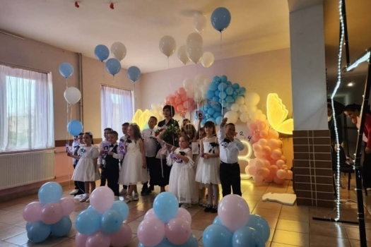 Një letër falënderimi për Entela Pojanakun, mësuesen e klasës së parë ...